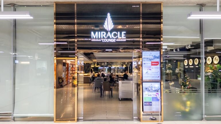 【プライオリティパスで入れる】バンコク スワンナプーム空港 国際線 Miracle First Class Lounge の様子や食事を紹介 ...